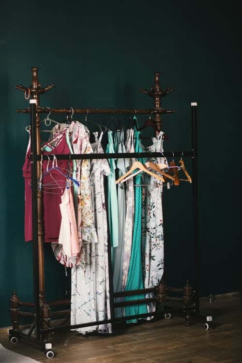 The 10 Item Wardrobe - How to Minimise Your Closet and Save Time